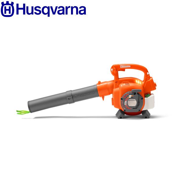 ▼本物のハスクバーナブロワーのように見えます。スロットルを引くとブロワーの音が鳴り、ノズルから空気が出ます。子供へのプレゼントにも最適！単三乾電池3本を使用します。本体には電池は含まれておりません。■仕様【対象年齢】6歳以上。 【サイズ】長...