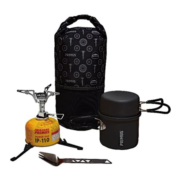 バイクパッキングを始めるのに必要なギアがすべて揃ったスターターキットです。フィードゾーン仕様のロールトップバッグにギアを詰め、バイクに取り付けて持ち運べます。■仕様【セット内容】　クッカー：イージークック・ソロセットS　カトラリー：トレイル...