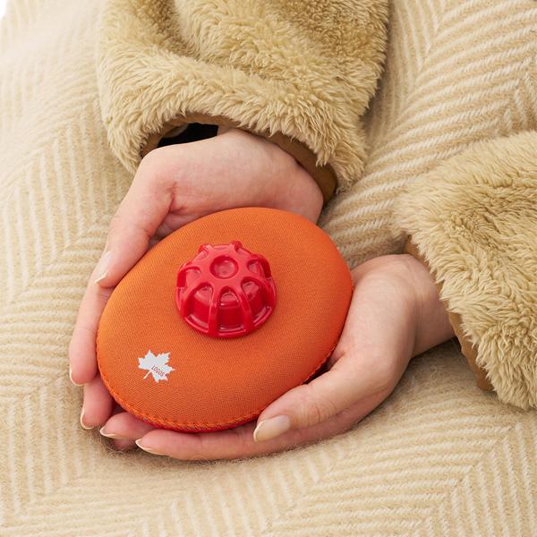 ▼LOGOS どこでもソフト湯たんぽシリーズにポケットサイズが登場。コンパクトサイズなので、狭い隙間などにも入れることができます。ウェットスーツ生地を使用しているため、別途布地の袋に入れたりせずにそのまま使用できます。●ウェットスーツ生地を...