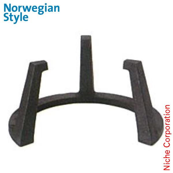 昔ながらの鋳物製の五徳。暖炉、薪ストーブ、アウトドアにも最適。※鋳物特有のバリ（はみだしたヒレ状の部分）がありますが、ご使用に問題ありません。■仕様商品コード：MC006サイズ：W200×H100×D200mm[ おうちキャンプ ベランピン...