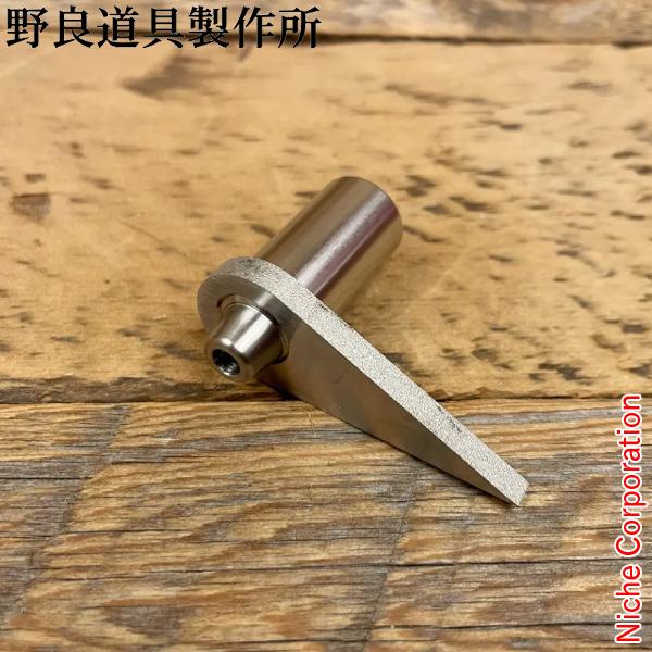 ▼野良ブラスター用フック付き金具※野良ブラスターは含まれません全ての野良ブラスターに適合します。（先端パーツを本製品と交換してお使いください）※フックパーツは多少のレーザ痕や傷等あります。予めご了承ください。「鳶（トビ）」という道具は昔から...