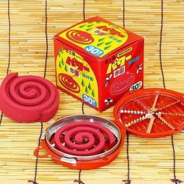 富士錦 携帯防虫器専用 パワー森林香 (赤函) 30巻入 ＆ 携帯防虫器 セット[ パワー森林香 (赤函) 30巻入　の特徴 ]このパワー森林香（赤箱）は普通の線香と比較して、効力を一層強化し線香の厚みを厚くして、煙の量を一段と多く出るよう...