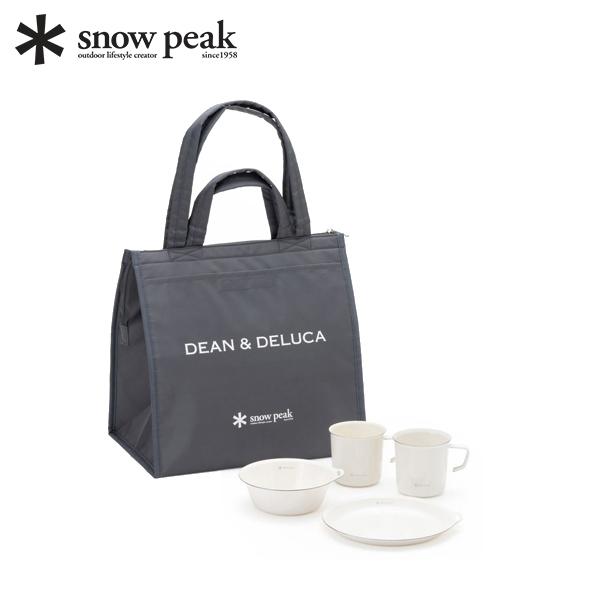 ▼スノーピークとDEAN &amp; DELUCA の初コラボレーション。 はじめての野遊びをもっと身近にする限定ピクニックセット。DEAN &amp; DELUCA とスノーピークのロゴマークを配した大容量クーラーバッグ、琺瑯のスノーピー...