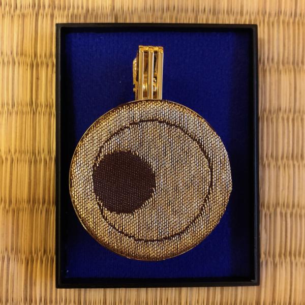 タイピン式お袈裟留め動いてもずれません