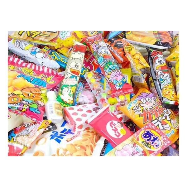 ・お菓子選び、手詰め作業など面倒な手間なしの全部おまかせの 250円（税抜）お菓子 袋詰め合わせです。・この道60年のベテランスタッフの駄菓子をチョイスでご安心・おまかせの内容は、お菓子のジャンルをかぶらせず。甘いもの、辛いものなどバランス...