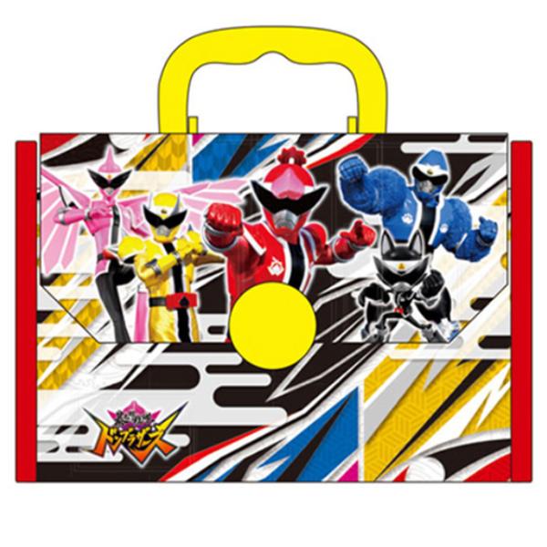 (C)ABC-A・東映アニメーションTVアニメ人気シリーズ、「暴太郎戦隊ドンブラザーズ」のおえかきバッグセット！お出かけに持って行って遊べるよ♪内容：ケース×1個、クレヨン×5本、ぬりえ×6枚本体サイズ：約H230×W253×D75mm本体...