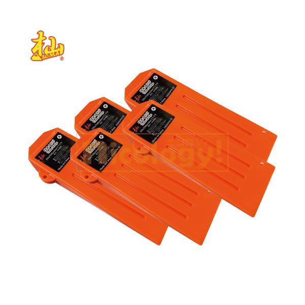 杣 新・伐木くさび/大サイズ:全長245mm ×幅（最大85/最小73）mm ×厚み（最大40mm）材質：ABS樹脂で外部からの衝撃に強く、抜けのリスクを抑える返しと、紐通し用フックが付いた軽量で頑丈なクサビが杣（ソマ）から新登場。