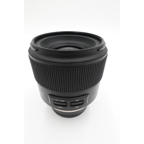 メーカー TAMRON商品名　SP 35mm F/1.8 Di VC USD (Model F012) [ニコン用]付属品レンズ本体、フロントキャップ、リアキャップ、レンズフード※付属品について上記、主要な付属品を記載しております。画像にあ...