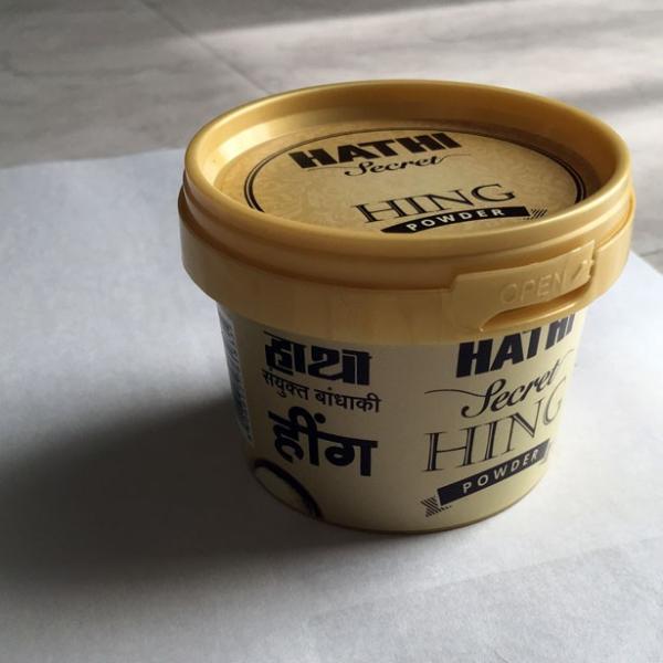 油でいためると強い匂いが消え、コクが出て　インド人お勧めのスパイスです。原材料 (パウダー状）食用ガム、小麦粉、アサフェティダ、フサットnideruでは出来るだけ賞味期限の長いものをお届けしたいので在庫を最小限にしております。他のモールでも...