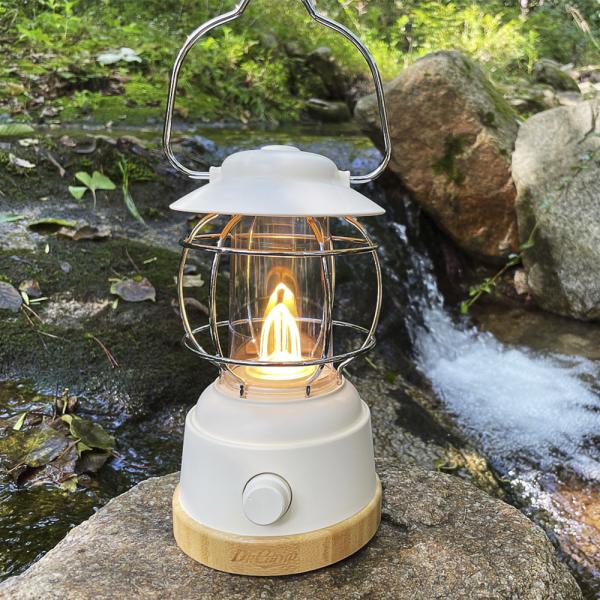 エンジェルランプはLEDライト(2200Kウォームホワイト)単三電池とUSBでバッテリー機能ありの充電タイプで、その為、単三電池を入れて簡単に使用することも出来ます。また、INPUT(Cピンケーブルでバッテリー充電)とOUTPUT(USB出...