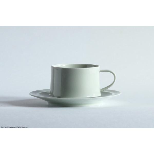 月明かりの落ち着いた爽やかさを青白磁の透明感で表現したムーンライトシリーズ。妥協のない造形は、時間・空間・和洋を超えた本物だけが持つ気品にあふれ、1960年代から時を経た現在もなお新鮮です。【カップ＆ソーサー】コーヒーを引き立てるやさしい色...