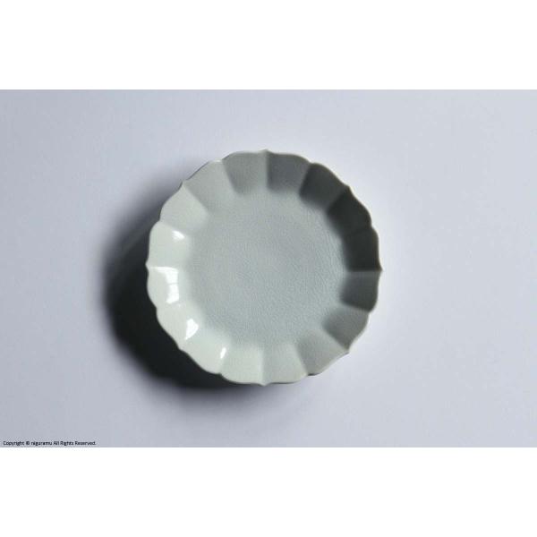 菊皿 190mm190"diam × 28"H mm重量: 310 g材質：磁器