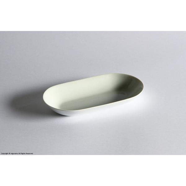 Oval Bowl 230230"W × 125"D × 35"H mm重量: 350 gOval Bowl 250245"W × 174"D × 35"H mm重量: 500 g材質：磁器使用範囲：レンジ , 食洗機