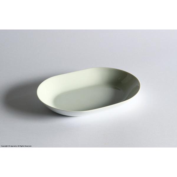 Oval Bowl 230230"W × 125"D × 35"H mm重量: 350 gOval Bowl 250245"W × 174"D × 35"H mm重量: 500 g材質：磁器使用範囲：レンジ , 食洗機