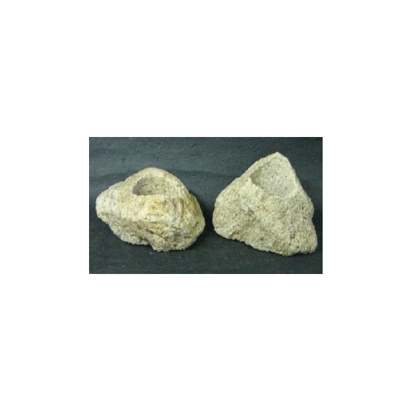 抗火石（こうかせき、こうがせき）植え付けの穴の大きさは直径約７ｃｍ深さ約６ｃｍ、鉢底穴あり柔らかい石なので多少お好きな形に削れます。もちろん穴の大きさも大きくできます。鉢の形は写真とは多少異なります。