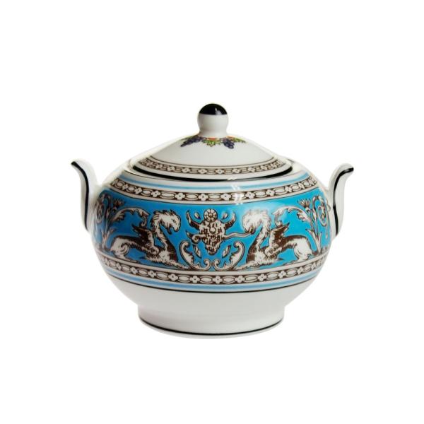 ◆高さ8cm(蓋ツマミ含む）　幅10,5cm鮮やかなターコイズブルーにドラゴンなどのクラシカルな怪獣が描かれています。ウェッジウッドの中でも永年愛されている伝統あるシリーズです。