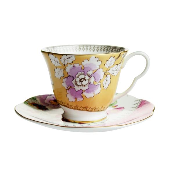 色彩豊かに花々が散りばめられた華やかなデザイン創業当初からの膨大なデザイン画が保管されている、250年以上の歴史を持つ、ウェッジウッド。パターンブックに残る、バラ・桜・シャクヤク、クリサンセマム、忘れな草などを、色彩豊かに散りばめたデザイン...