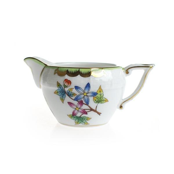 ◆生産国 ハンガリー ◆幅 7cm×11cm×高さ5cm◆ブランドボックスは付属しておりませんこちらの商品の一つ一つは一流のペインター（絵描き）の手描きによって描かれております。たとえ同じシリーズの同商品であっても世界に二つと全く同じ物のな...