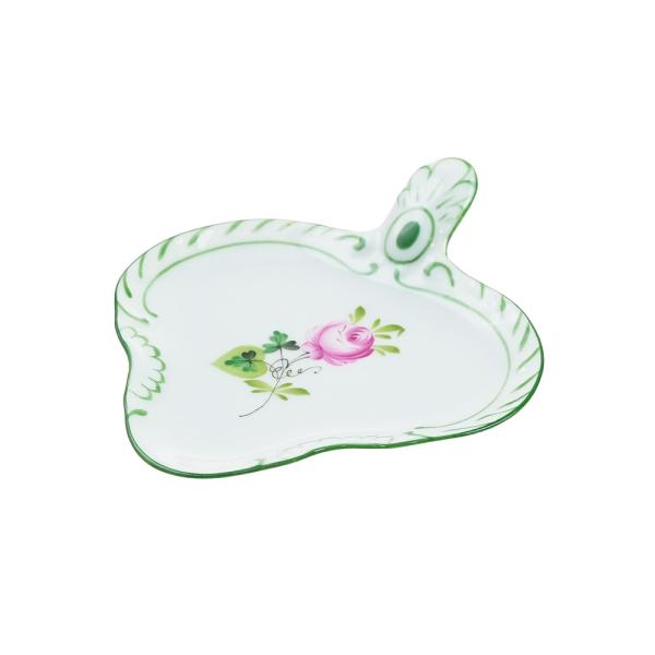 ウィーンの薔薇は、オーストリアの名家ハプスブルグ家の内遣い用として制作されました。ハプスブルグ家は中世から20世紀初頭にかけてヨーロッパで高い地位を保持していた貴族の家系です。様々な国の支配権力の家系となり、解体されたのちも尚強い力を持った...