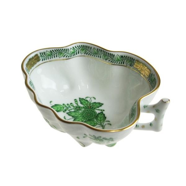 長く刻まれてきた世界の歴史に思いを馳せてヘレンドのベストセラー″アポニーグリーン″シリーズ。1860年代、ハンガリーのアポニー伯爵の急なオーダーに、名作「インドの華」の図案を元に、少しシンプルにデザインされたこのシリーズ。ヘレンドならではの...