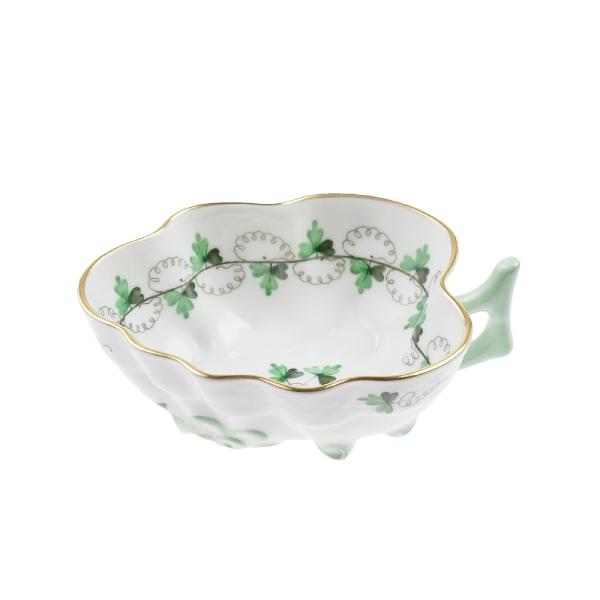 身近なハーブ“パセリ”を図案化ハーブの「パセリ」を図案化したパセリシリーズ。さわやかなパセリの帯が上品な印象です。パセリは旧ウィーン窯の時代から、ハプスブルク家に愛用されていたパターンの一つで、日常使いとして愛用されていたそう。その後、ウィ...