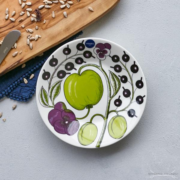 フィンランド語で「楽園」を意味する＜パラティッシ＞シリーズアラビアの陶芸作家ビルガー・カイピアイネン氏は、フルーツや草花がモチーフのテーブルウェアをデザインし、その食器にフィンランド語で「楽園」を意味するParatiisiーパラティッシーと...