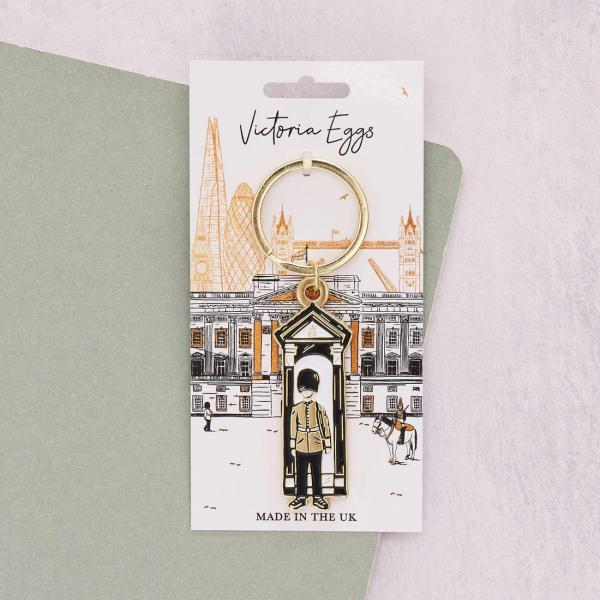 Victoria Eggs はロンドンを拠点とするデザイナー ヴィクトリアさんが手がける、イギリス製のホームウェア＆ギフトブランド 。全てのデザインは 手描き (hand-drawn) にて行われ、その手描きの絵をデータ化して商品を制作して...