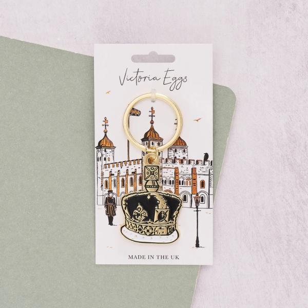 Victoria Eggs はロンドンを拠点とするデザイナー ヴィクトリアさんが手がける、イギリス製のホームウェア＆ギフトブランド 。全てのデザインは 手描き (hand-drawn) にて行われ、その手描きの絵をデータ化して商品を制作して...