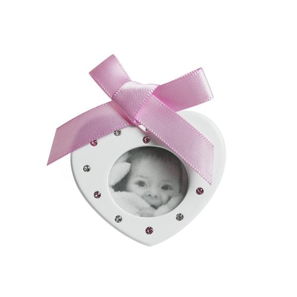 ◆素材:スワロフスキークリスタル製◆幅 4.5cm/ 高さ（リボン部分含まず） 4cm◆フレーム内径 2.5cm×2.1cm◆ブランドBOX付きでございます*スワロフスキークリスタル*スワロフスキーの特徴であるクリスタルガラスは通常のクリス...