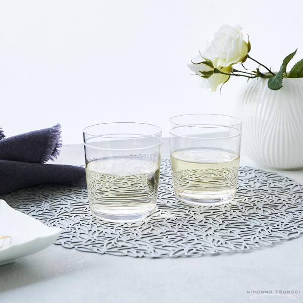 人気ブライダルデザイナー、ヴェラ・ウォンとのコラボレーションシリーズ。シンプルで洗練されたデザインがとても素敵です。"バンデ"の由来となったバンド状のラインが洗練されたデザインで、ドリンクを注ぎ分ける際の目安にもなり、使い勝手も◎。また、ド...