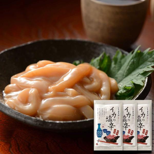 いかの胴（身）部分のみを使用した、いかさし昆布漬けです。手作業で皮を剥き、細い短冊状にカット。北海道釧路・根室地方沿岸で採れる「ねこあし昆布」を使用し、強いネバリと昆布の旨みを引き出しました。味付けは甘めでご飯に合い、柚子の香りと鷹の爪が後...