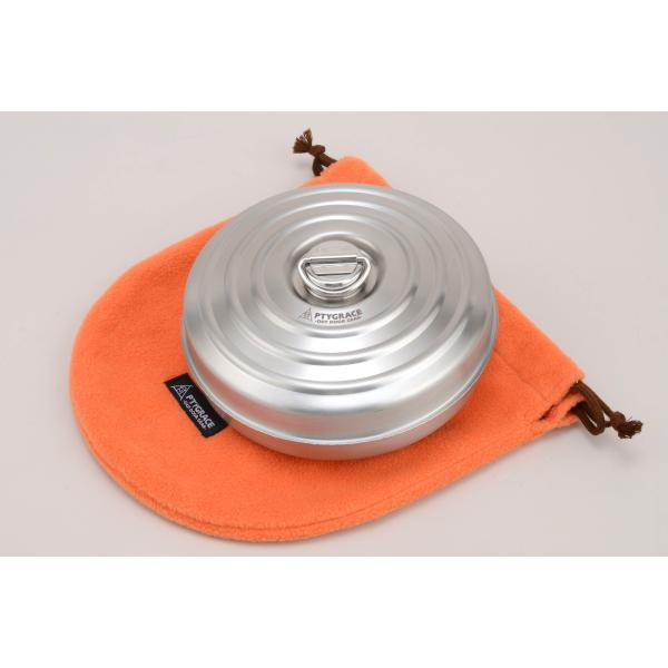 〇キャップが真鍮からステンに変更になりました。【こちらの商品の巾着はオレンジです。】本体重量：508g容量：2L本体サイズ：φ210×H100ｍｍ巾着カバー：280×300×30mm材質：本体/18-8ステンレス　　　蓋/真鍮→ステンレス　...