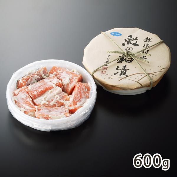 又上の「鮭の粕漬け」は、新潟県で人気の地酒「〆張鶴」の酒粕を使い、じっくり時間をかけて旨味を浸透させた一品。ふわりと香る酒粕と、深みのある鮭が美味しく、家庭用にも、贈答用にも人気です。天保年間創業の老舗「又上」から、こだわりの粕漬けをご紹介...