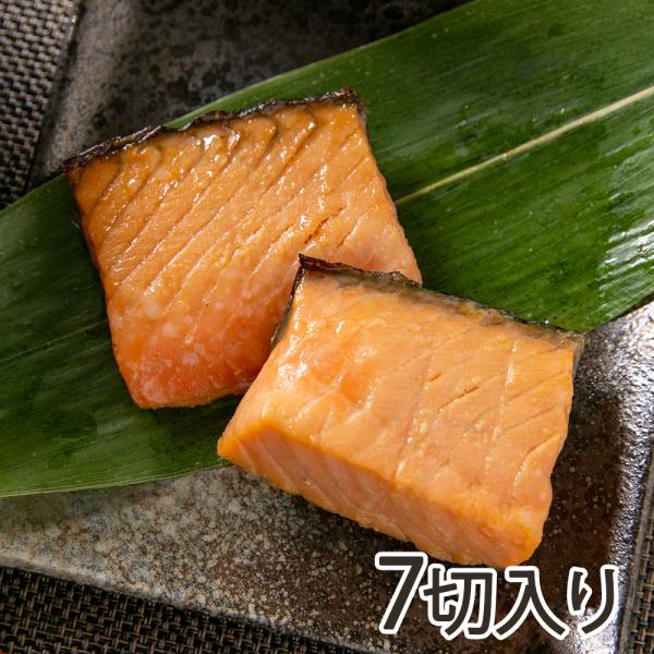 村上市の割烹「善蔵」から、大人気メニュー「鮭の味噌漬け」をご紹介します。脂の乗った上質な鮭の切り身を、甘じょっぱい越後味噌に漬け込んでいます。ほど良い塩気で、ご飯のお供にぴったりです。村上市に店を構える割烹「善蔵」。今回は、お土産としても大...