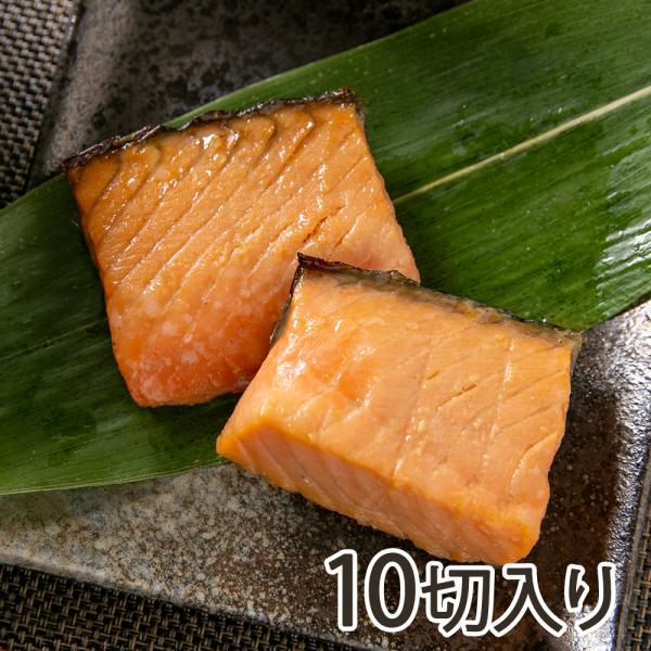 村上市の割烹「善蔵」から、大人気メニュー「鮭の味噌漬け」をご紹介します。脂の乗った上質な鮭の切り身を、甘じょっぱい越後味噌に漬け込んでいます。ほど良い塩気で、ご飯のお供にぴったりです。村上市に店を構える割烹「善蔵」。今回は、お土産としても大...