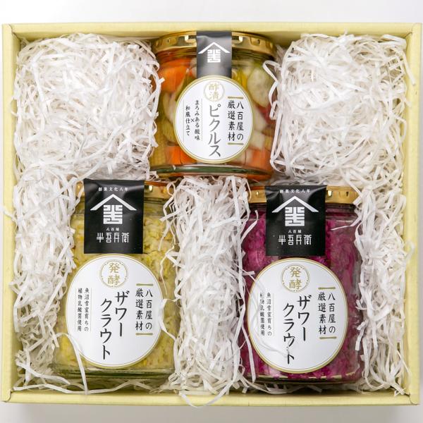 ザワークラウトは、ドイツで生まれた発酵食品。八百屋 半吾兵衛では、日本人の味覚に合うよう、酸味や香辛料を抑えたやさしい味わいに仕上げています。ソーセージやフライの付け合わせにどうぞ！ザワークラウトとは、ドイツ発祥の発酵食品。半吾兵衛では、野...