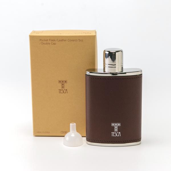 金属加工の研磨技術で磨き上げた、ステンレス製ウイスキーボトル。別名「スキットル」とも呼ばれる蒸留酒用の水筒です。レザー仕様のデザインは、アウトドアシーンをリッチに演出してくれます。三宝産業からステンレス製のウイスキーボトルをご紹介します。ミ...