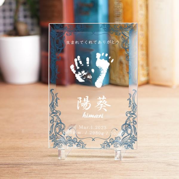 1点1点職人の手作業でカット・研磨をおこなったガラス命名書です。厚み5mmのソーダガラス製です。記載項目のご指定、お名前、生年月日、文字書体等印刷内容（ご希望）は、ご注文後にメールにてお伺いいたしますので、返信にてお知らせください。商品名：...