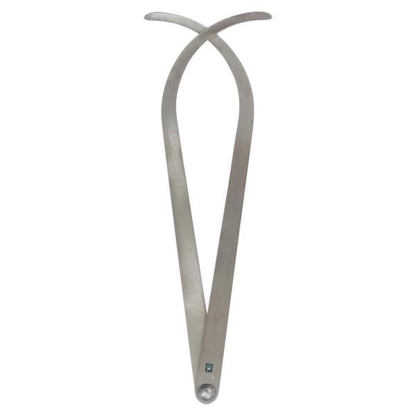 ■特長・開閉が円滑でスケールへの寸法移しが正確にできます。・サイズバリエーションがあります。■用途・丸棒の外径及び厚さ等の移し取りに■仕様・材質：本体/ステンレス・全長(mm)：410・板厚(mm)：2.7・本体寸法(mm)：195×H41...