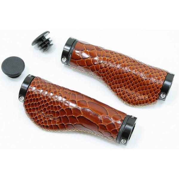 ・PROMENDの高級感あふれる本革巻きグリップです。・エルゴノミック設計でロングライドでも手が疲れにくいです。・高級型押し牛革を手縫いで丁寧に縫い上げています。耐久性にも優れ、ベタツクことなく長く使っていただけます。・両端アルミクランプの...