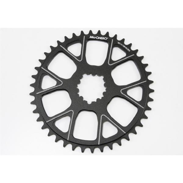 ・MicrOHEROのロード／MTB用チェーンリングになります。・アルミ７０７５、CNCチェーンリングは軽量かつ硬性に優れております。・ナローワイド構造でチェーンの脱落防止はもちろんのことですがチェーンの横ブレ防止にも役立っております。・主...