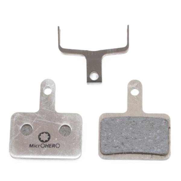 ・カーボンアルミパッド-Cシリーズ：摩擦材には環境に配慮しカーボン素材を使用しております。制動力をメタルパッド並みですがレジンパッドに近いコントロール性能を実現しております。また圧力版にはアルミ合金を採用し重量はメタルパッドのほぼ半分ほどで...