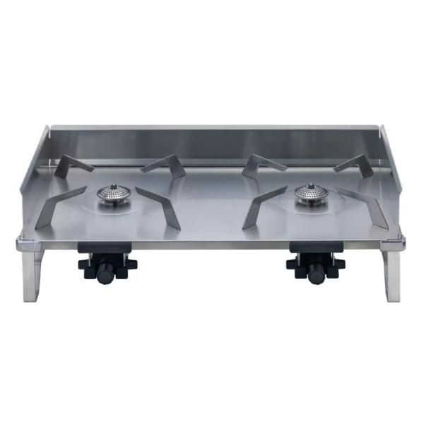 寒さや連続使用による火力低下を抑制するマイクロレギュレーター搭載強火力かつテーブルの上に置いて使用できるコンパクトな2バーナー野外調理に頼もしい風防付き風防取り付け時　W 473 x D 252 x H 145 cm風防不使用時　W 488...