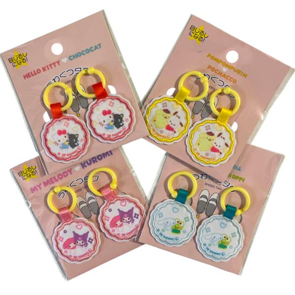 サンリオ うわぐつタグ 上履き タグ上靴など、かかとの部分のループにリングを取り付けます。目印になって、自分の靴がわかりなすくなるよ。リング内径 1.5cm