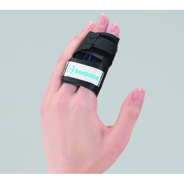 固定する指を差し込むベルトを内蔵しているので、激しい動きの際にも抜けにくく、安定性があります。指が腫れている場合など差し込まなくてもご使用いただけます。スポーツ時には両方の指を差し込めば固定力がさらにアップします。耐久性にも強い素材を使用し...