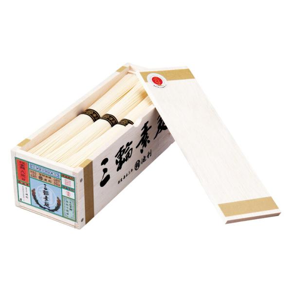 【説明文】今も昔も変わることなく丁寧に作られる手延べ素麺です。【内容】三輪素麺（約50g）×9 ■アレルギー：小麦【型番】P-9【箱サイズ】木箱：約213×76×65mm（入）