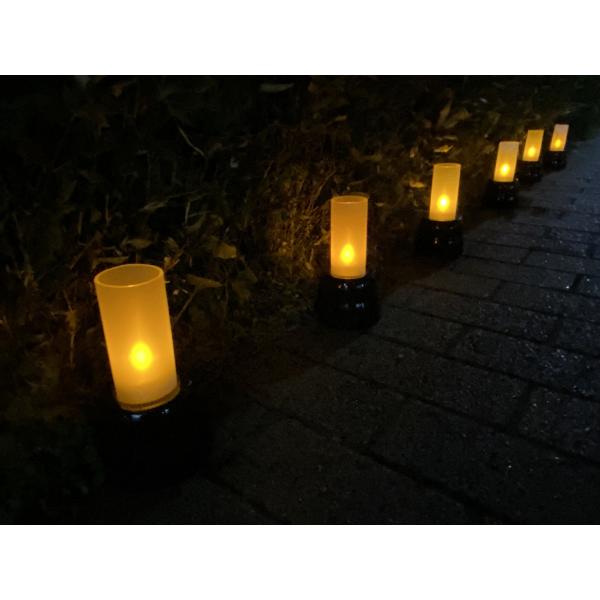 揺らめく炎のように灯るLEDの光が癒しを演出します。屋内外での空間演出やエントランスでの演出やイベントでの演出など、様々にご使用いただけます。内容物LEDライト(御心灯)サイズ：直径10cm×高18cm（1個）■配送方法について配送は宅配便...