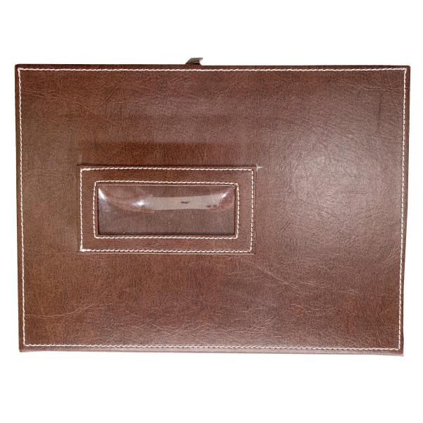 普段使用する文房具品の整理など、細々としたものをきれいに収納する事が出来ます。あると便利な整理箱です。素材 レーザー 茶色サイズ：約　幅31cm ×27.5cm × 高7cm