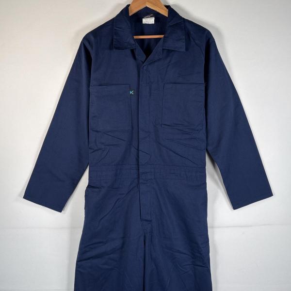 【管理番号】OYD0000275【ブランド】コロッサス【対象】メンズ【カラー】  ネイビー【季節・シーズン】オールシーズン【生産国】中国【素材】コットン35% / ポリエステル65%【実寸サイズ】総丈：約159cm肩幅：約48cm身幅：約5...