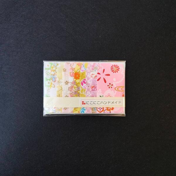 友禅和紙●豆ぽち袋　10枚入り友禅和紙でぽち袋を作りました。500円玉が入るように制作しております。長財布にも入るサイズ感なので、お財布におひとつ携帯するのはいかがでしょうか。ぽち袋サイズ：高さ 6cm × 横 4cm【備考】・送料無料（に...